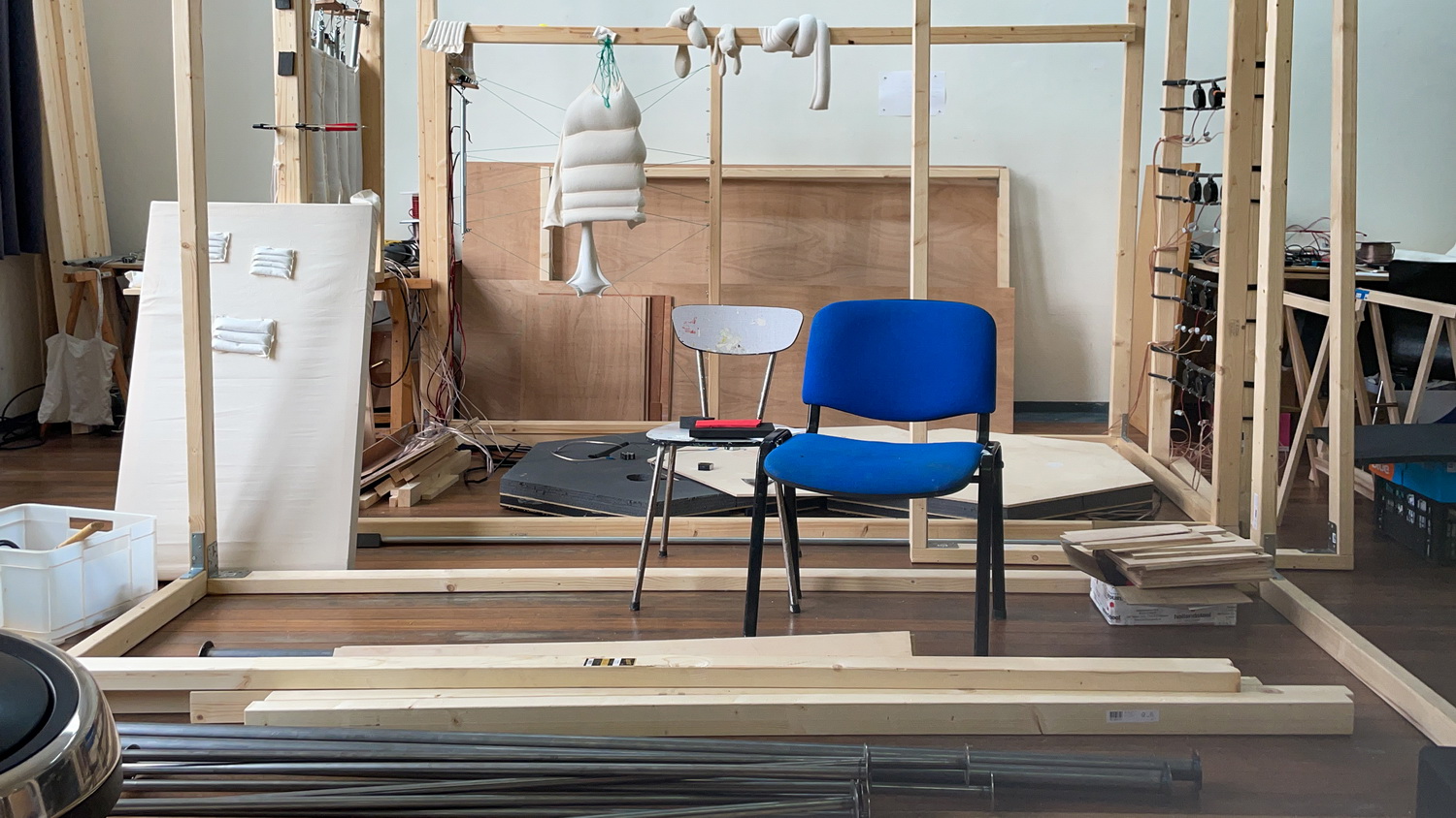 About – Haptic Room Studies